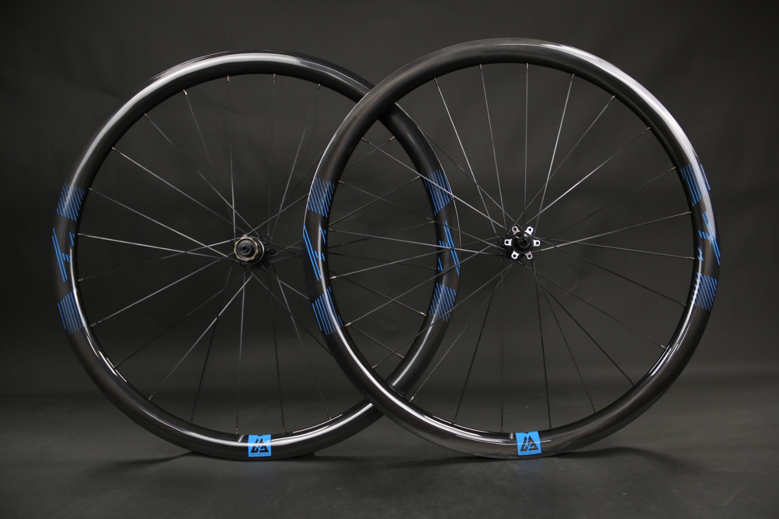 Deep Carbon Wheels Overrated - Mostly for Looks? : r/cycling